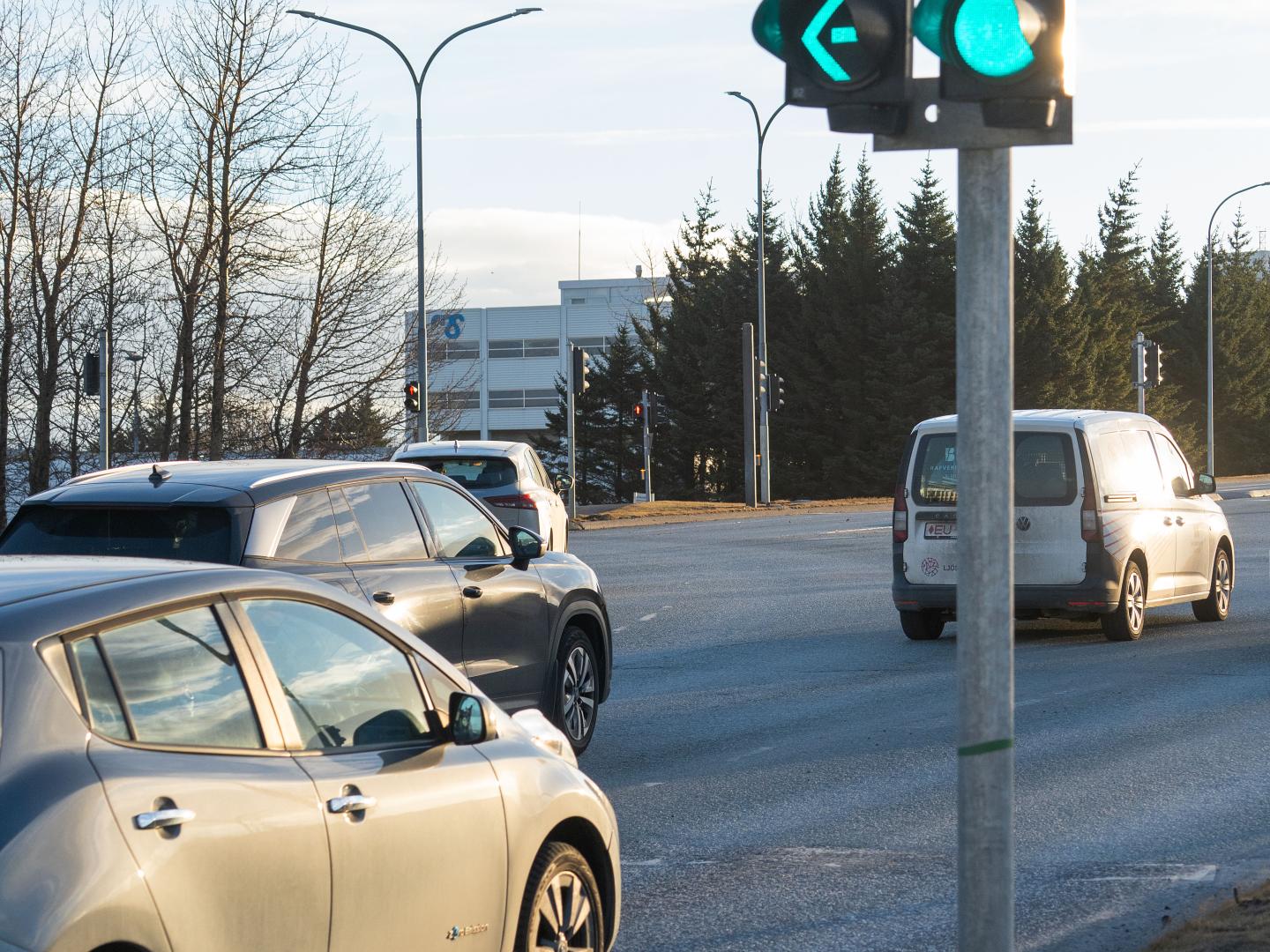 New traffic signal pattern on Höfðabakki | Reykjavik